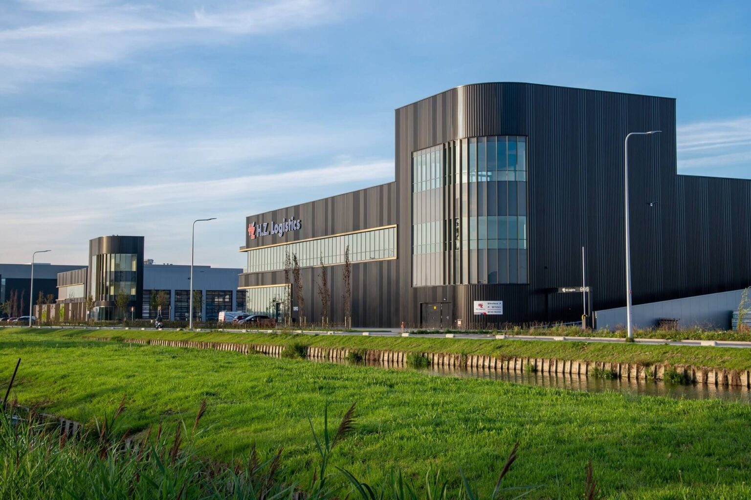 Your logistics partner | Get in touch | H.Z Logistics